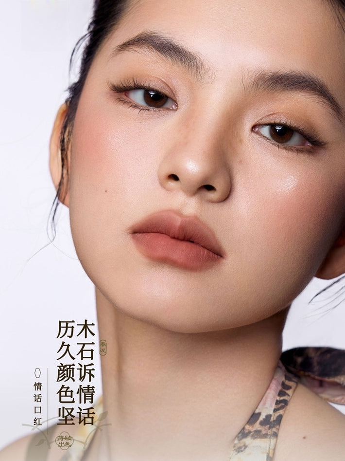 Chic Decent, Makeup Changes.