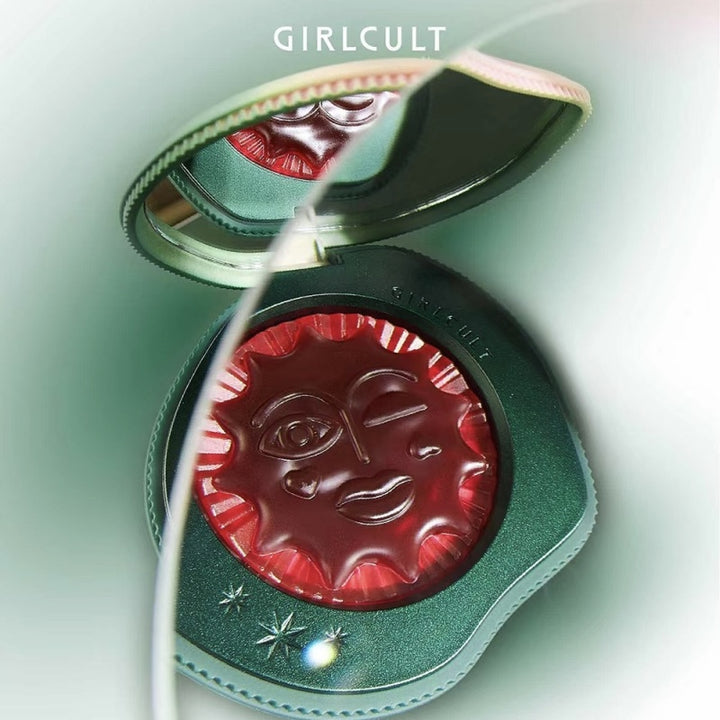 Chic Decent, Makeup Changes.